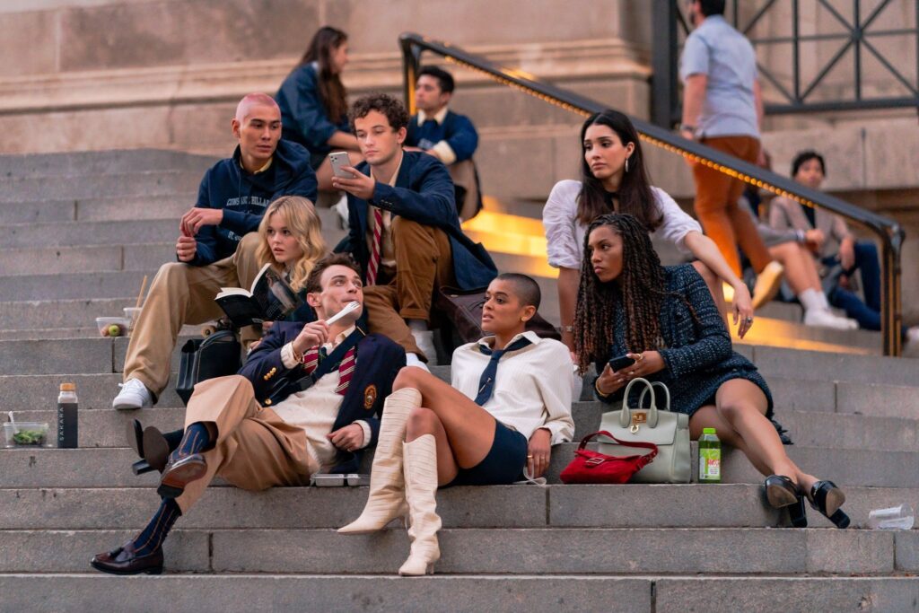 Here’s Your New Gossip Girl Cast on the Iconic Steps of the Met Museum ...